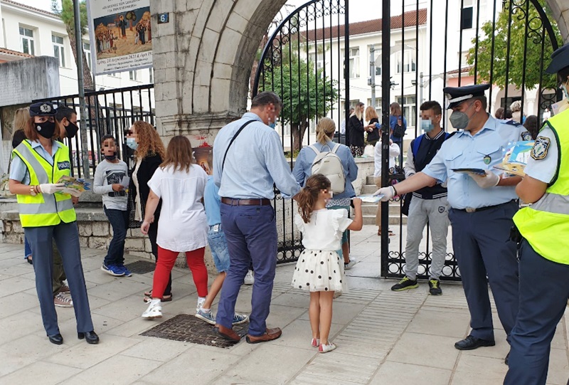Ενημερωτικά φυλλάδια τροχαίας και σχολικά προγράμματα στα δημοτικά της ...