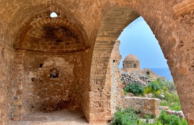 ΚΛΙΚ. Η Μονεμβασιά σημείο αναφοράς για την Ελλάδα - ΤΑΧΥΔΡΟΜΟΣ ΑΡΤΑΣ