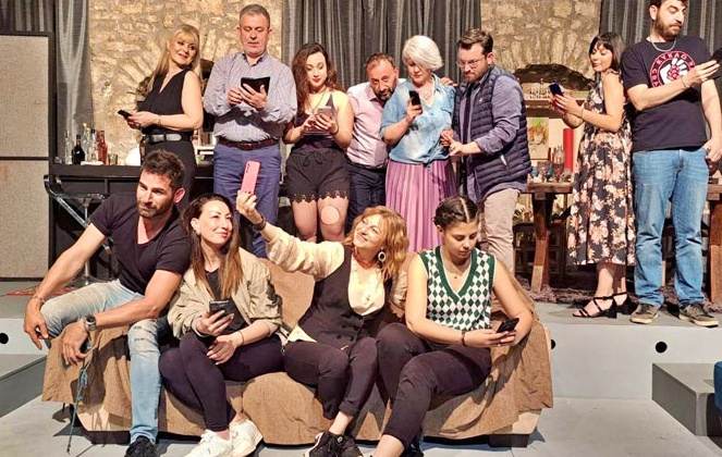 «Απόλυτα ξένοι». Ένα πορτρέτο της σύγχρονης εποχής - ΤΑΧΥΔΡΟΜΟΣ ΑΡΤΑΣ