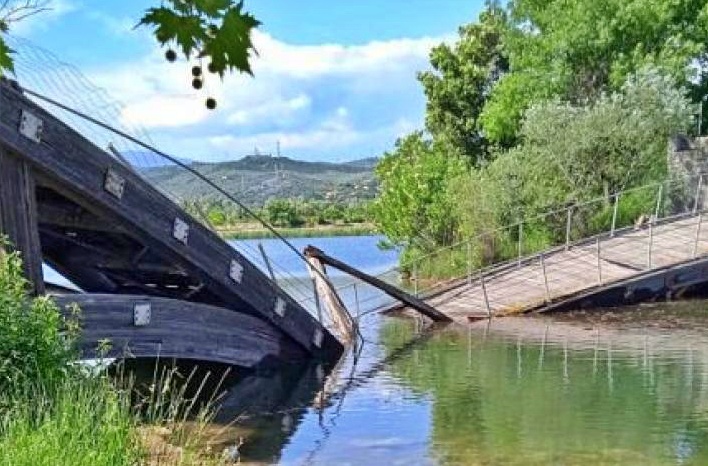 Προδιαγεγραμμένη η κατάρρευση του ξύλινου γεφυριού στο Παραποτάμιο ...
